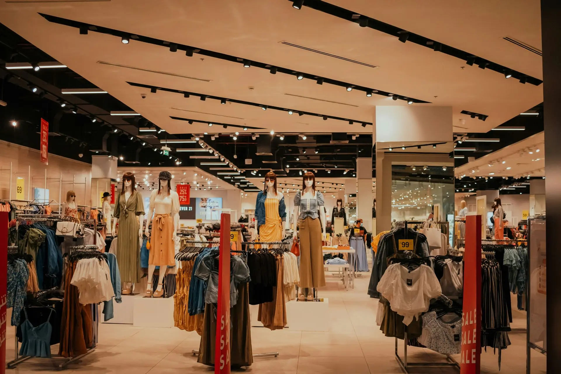 The Future of Retail Store Fixtures | 2026 Trends, Materials & Smart T